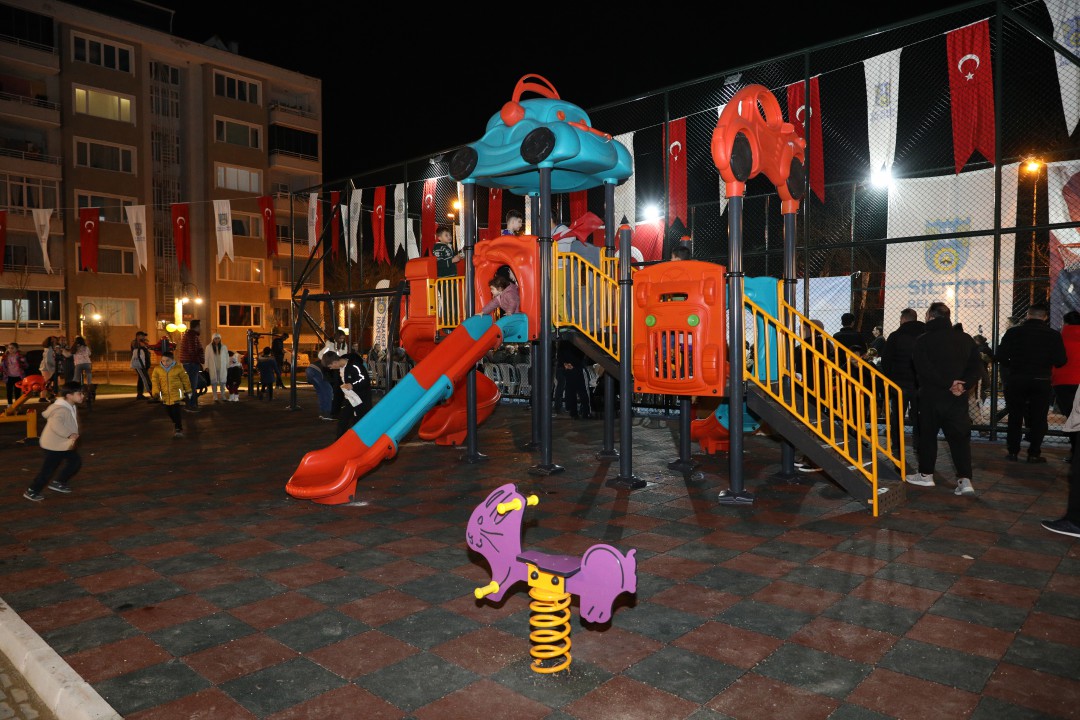 BAŞKAN YILMAZ HUZUR PARKI VE SPOR ALANINI AÇTI | silivri.bel.tr